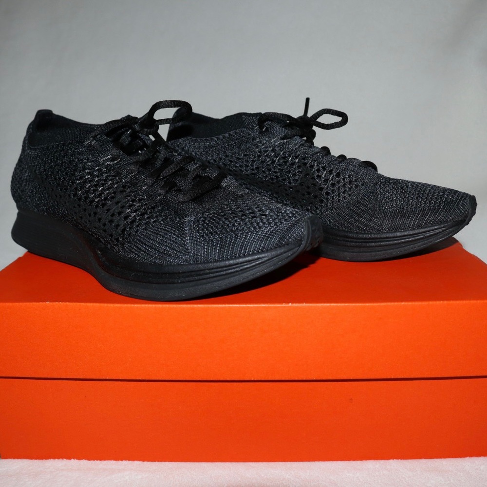 Black Nike Flyknit Racer - Gem